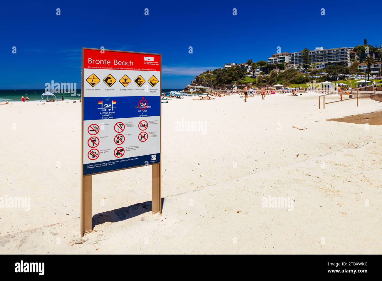 Bronte beach people sunbathing hi-res stock photography and images - Alamy