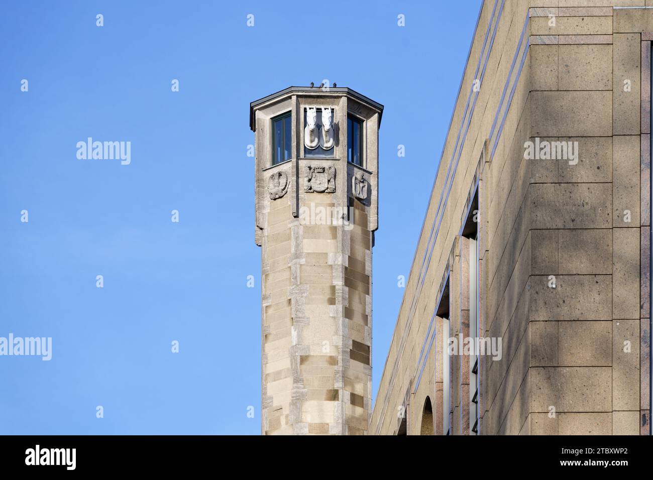 The tower of the Richmodis House on Neumarkt in Cologne with the two ...