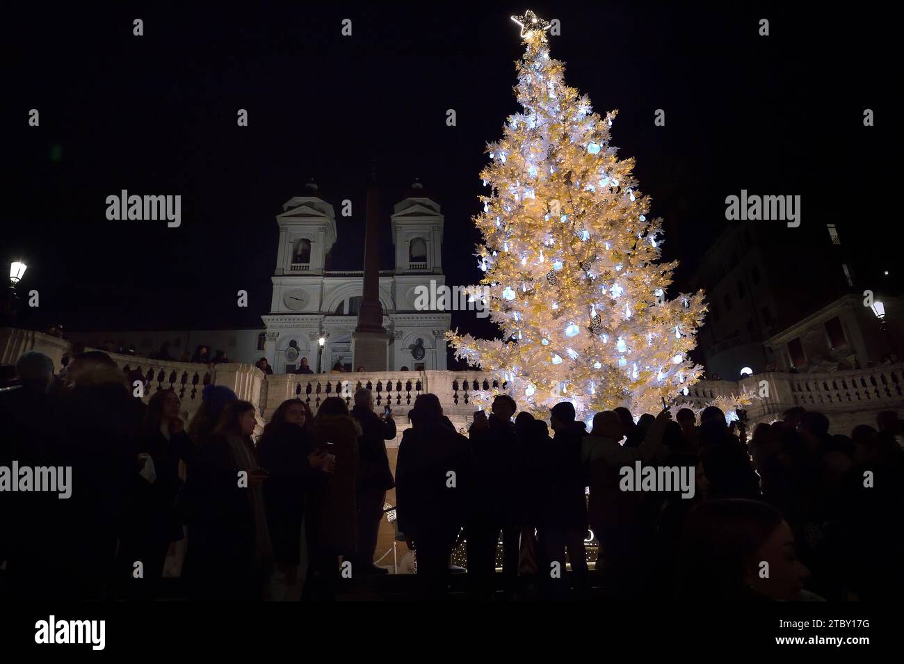 Rome, Italy. 08th Dec, 2023. Dior lights up the Spain Square in Rome ...