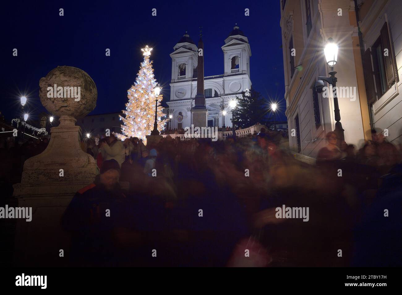 Rome, Italy. 08th Dec, 2023. Dior lights up the Spain Square in Rome ...