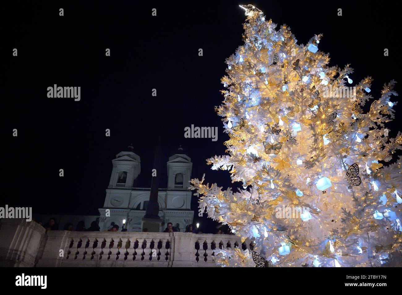Rome, Italy. 08th Dec, 2023. Dior lights up the Spain Square in Rome ...