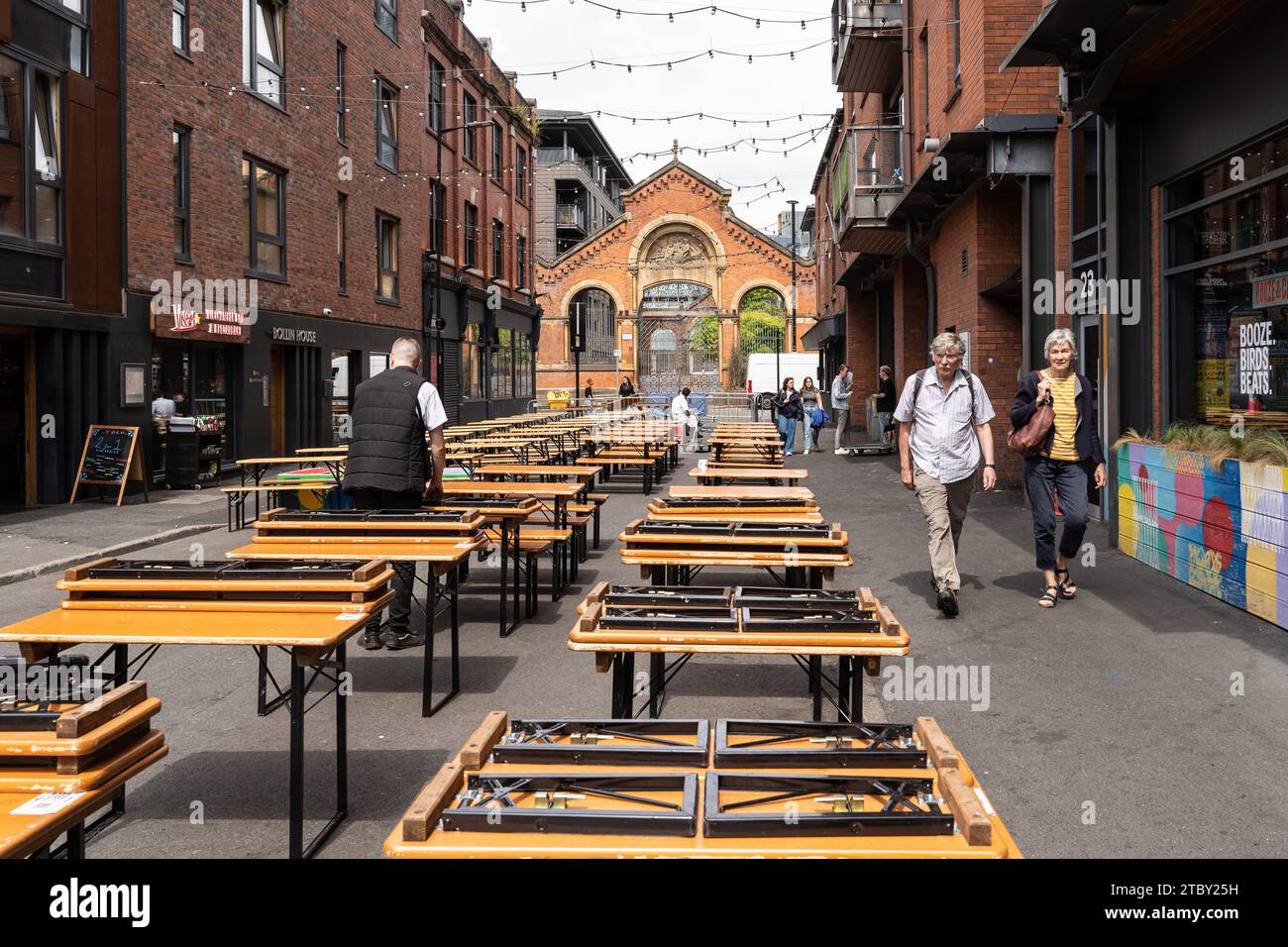 tables in the street Stock Photo - Alamy