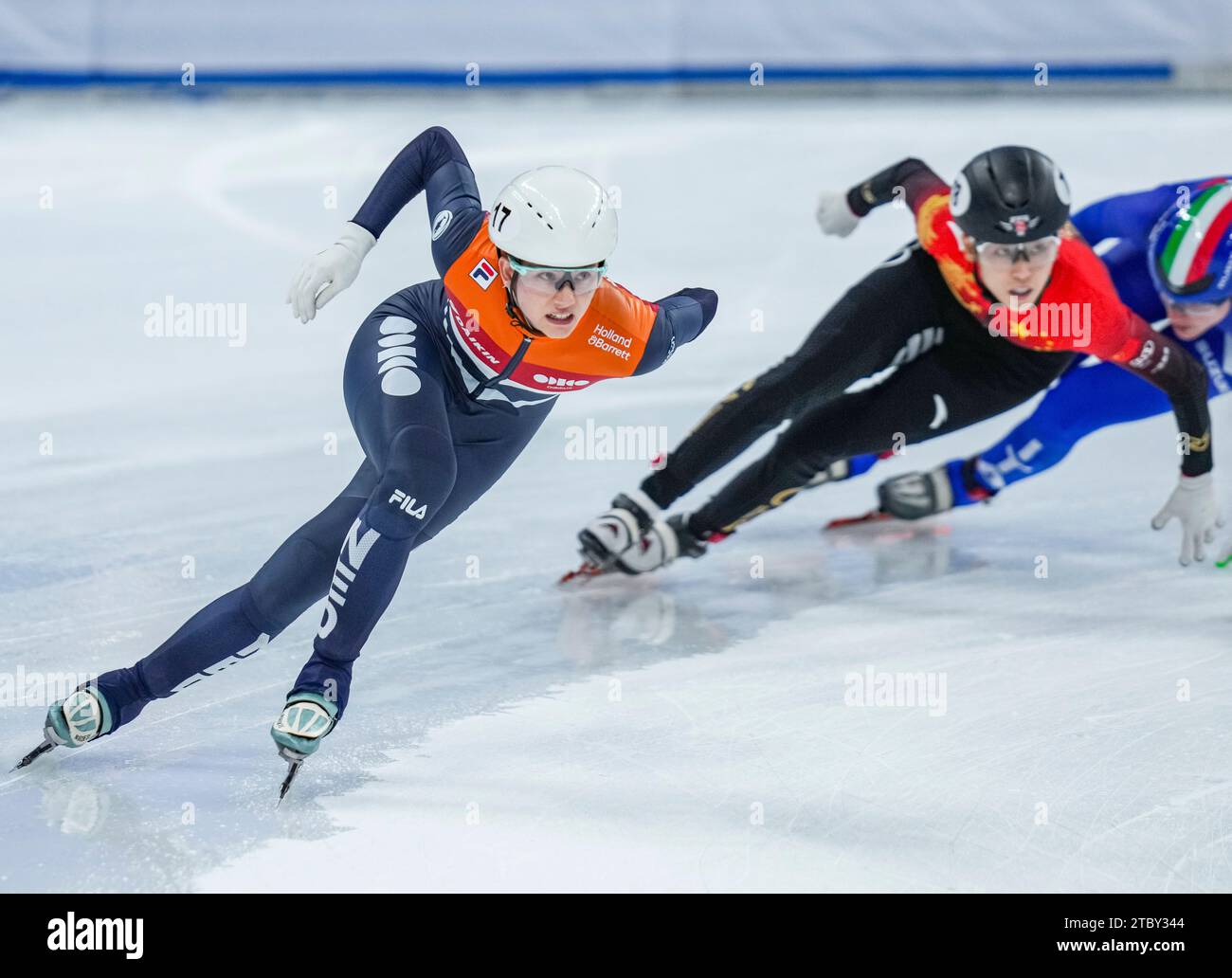 Beijing, China. 9th Dec, 2023. Selma Poutsma (L) of the Netherlands ...