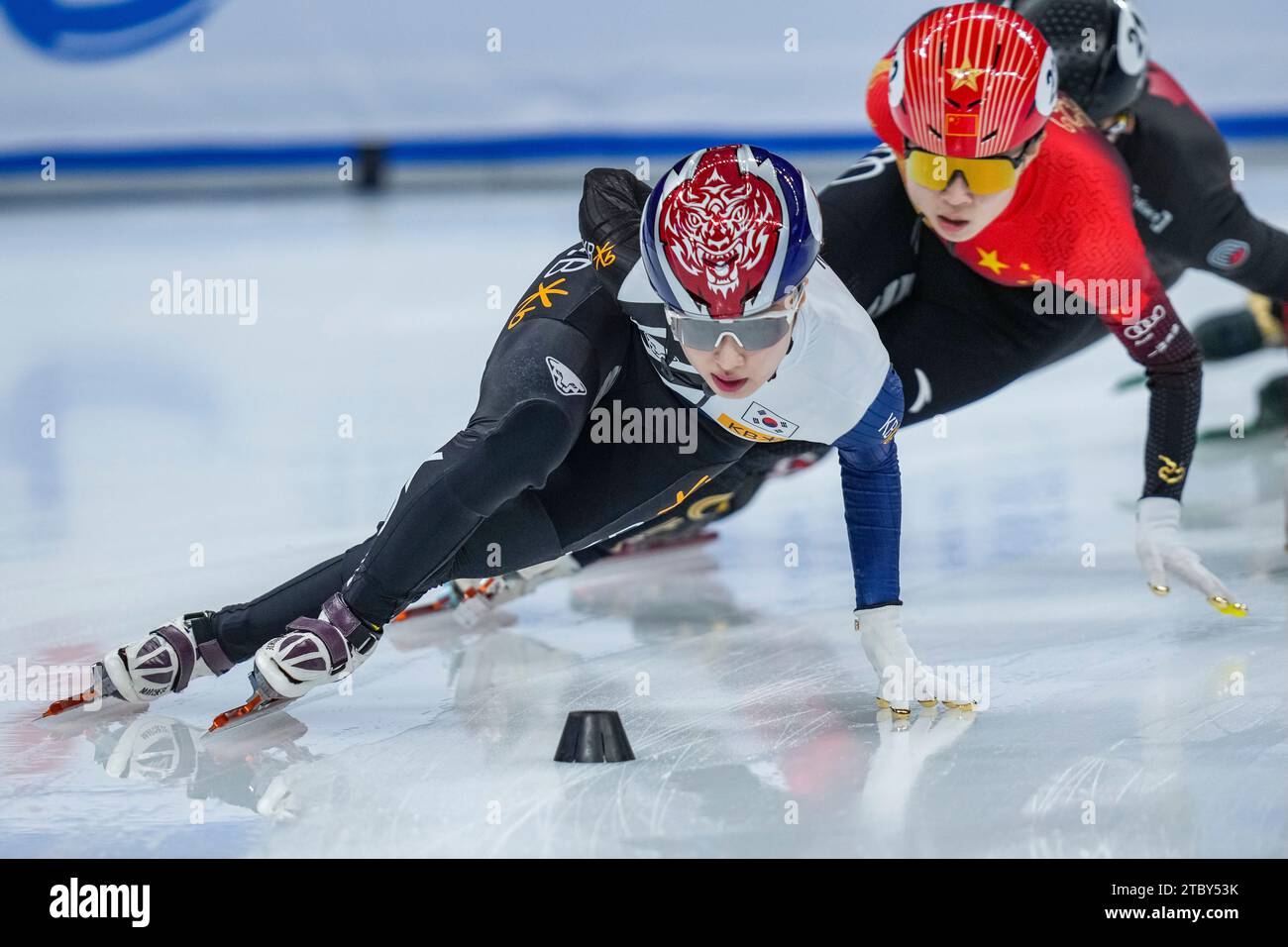 Beijing, China. 9th Dec, 2023. Kim Gilli (L) of South Korea competes ...