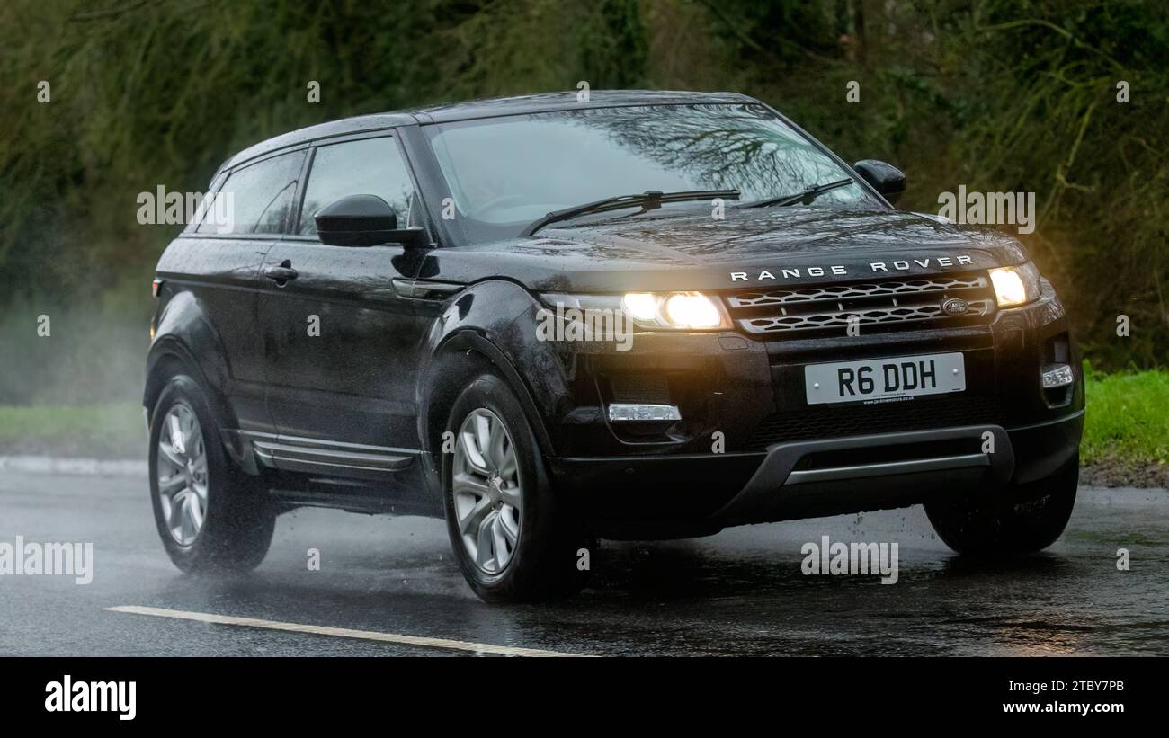 Milton Keynes,Bucks,UK - Dec 9th 2023: 2014 diesel engine Range Rover ...