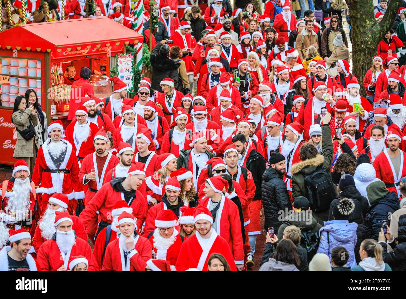 London, UK. 09th Dec, 2023. The santas walk and pose along the South ...