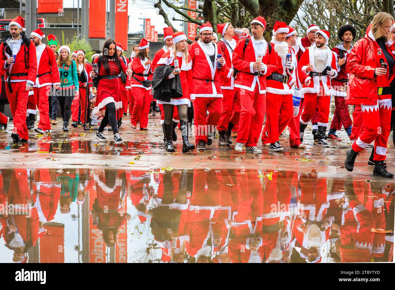 London, UK. 09th Dec, 2023. The santas walk and pose along the South ...