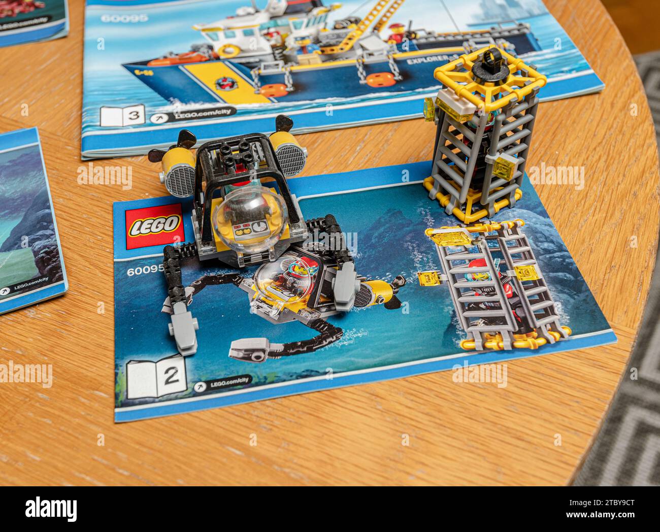 Construction game instructions hi-res stock photography and images - Alamy