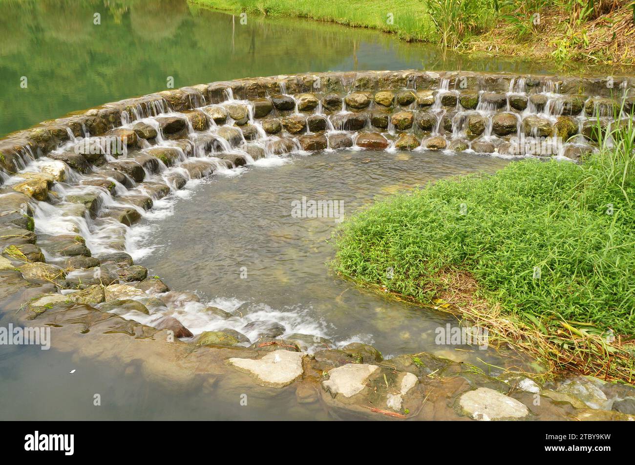 Waterfall water fountains in pond hi-res stock photography and images ...
