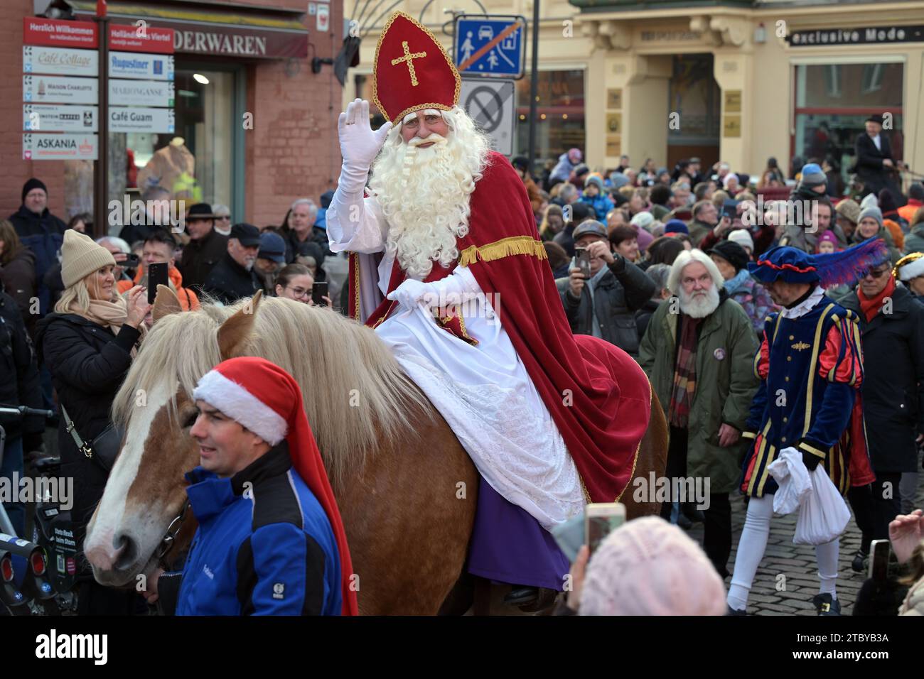 Sinterklaas netherlands horse hi-res stock photography and images - Alamy
