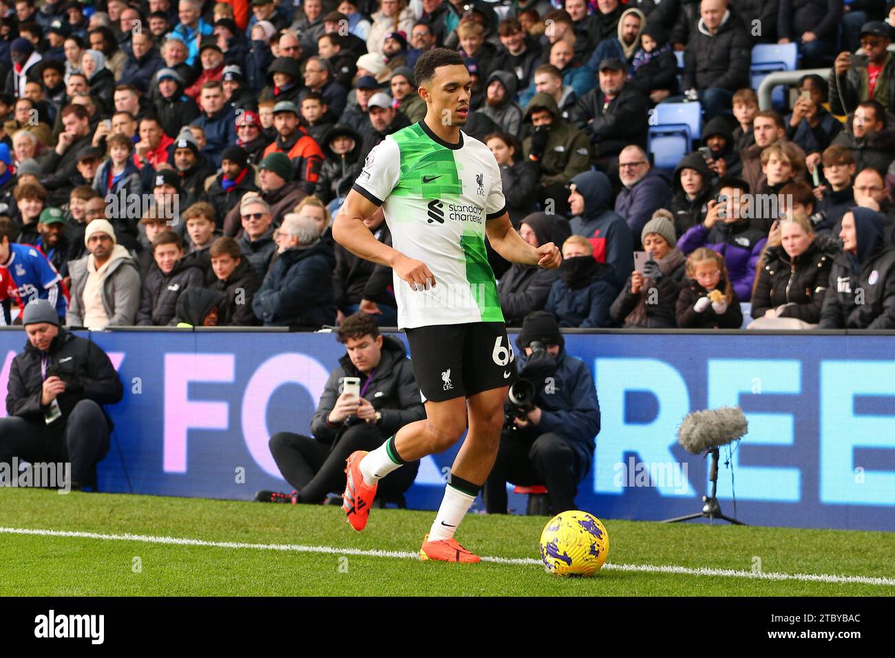 Selhurst Park, Selhurst, London, UK. 9th Dec, 2023. Premier League ...