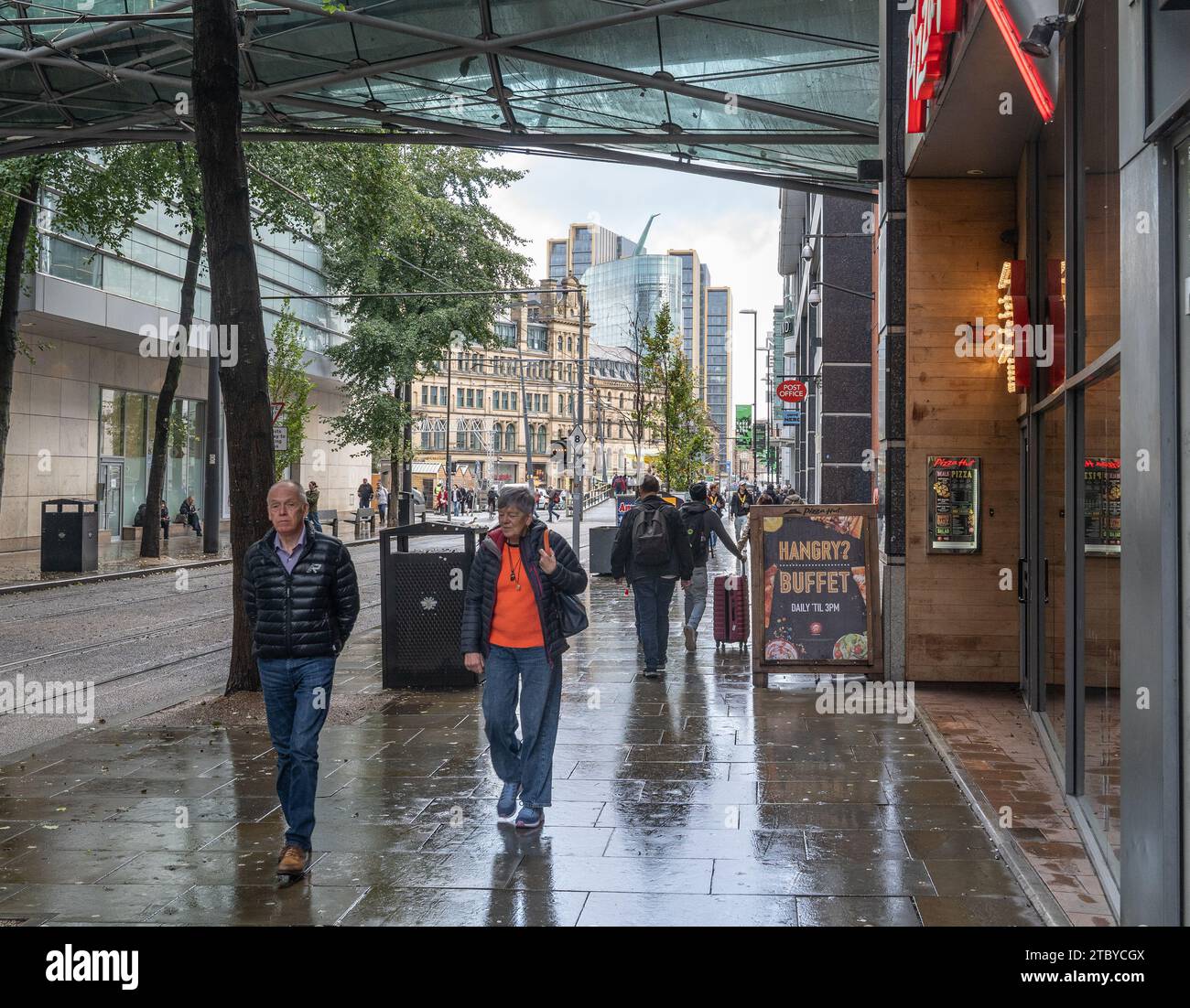 Wet manchester scene hi-res stock photography and images - Alamy