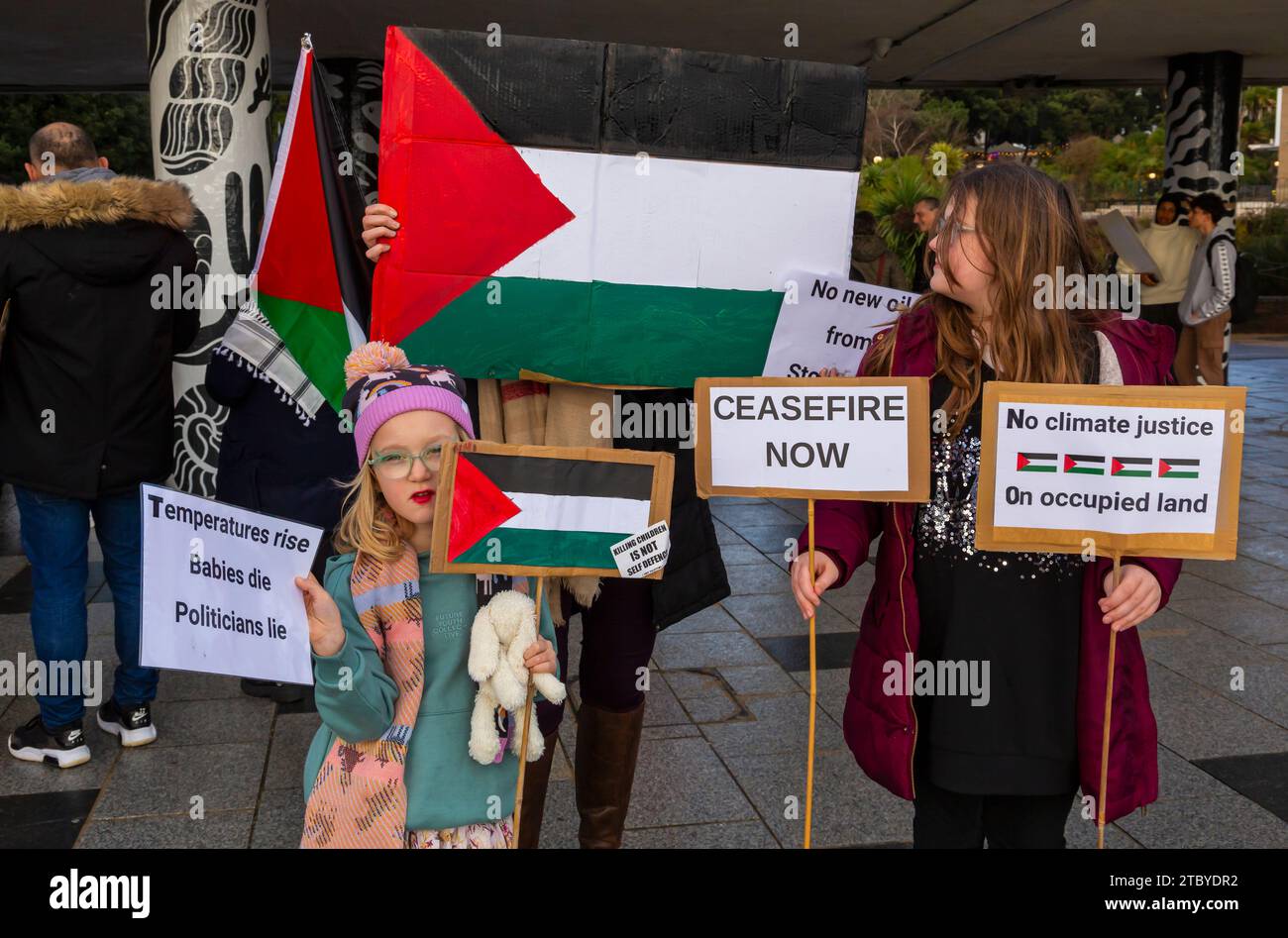 Ceasefire now placard hi-res stock photography and images - Alamy