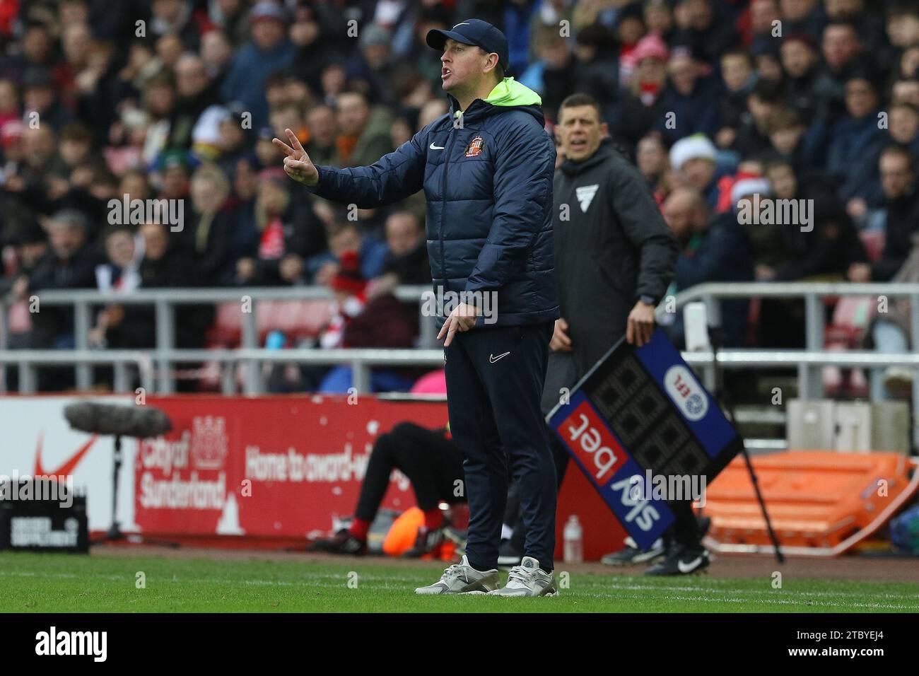 Sunderland manager mike dodds during the sky bet championship match at ...
