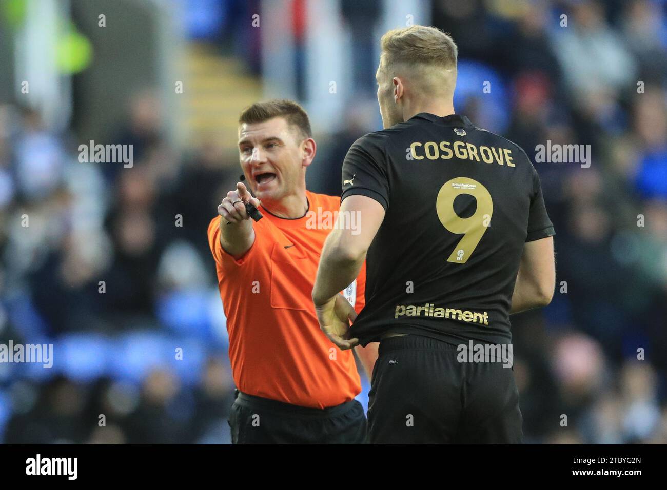 Football referee ollie yates hi-res stock photography and images - Alamy