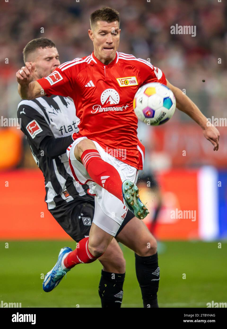 Berlin's Kevin Behrens, right, and Monchengladbach's Nico Elvedi battle ...