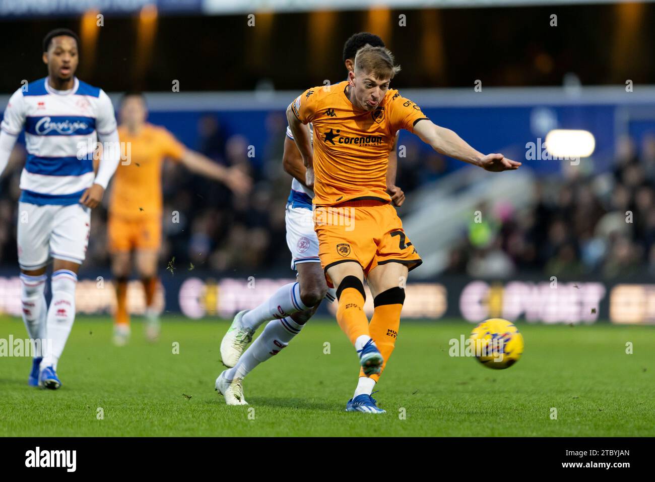 Liam Delap #20 of Hull City shoots during the Sky Bet Championship ...
