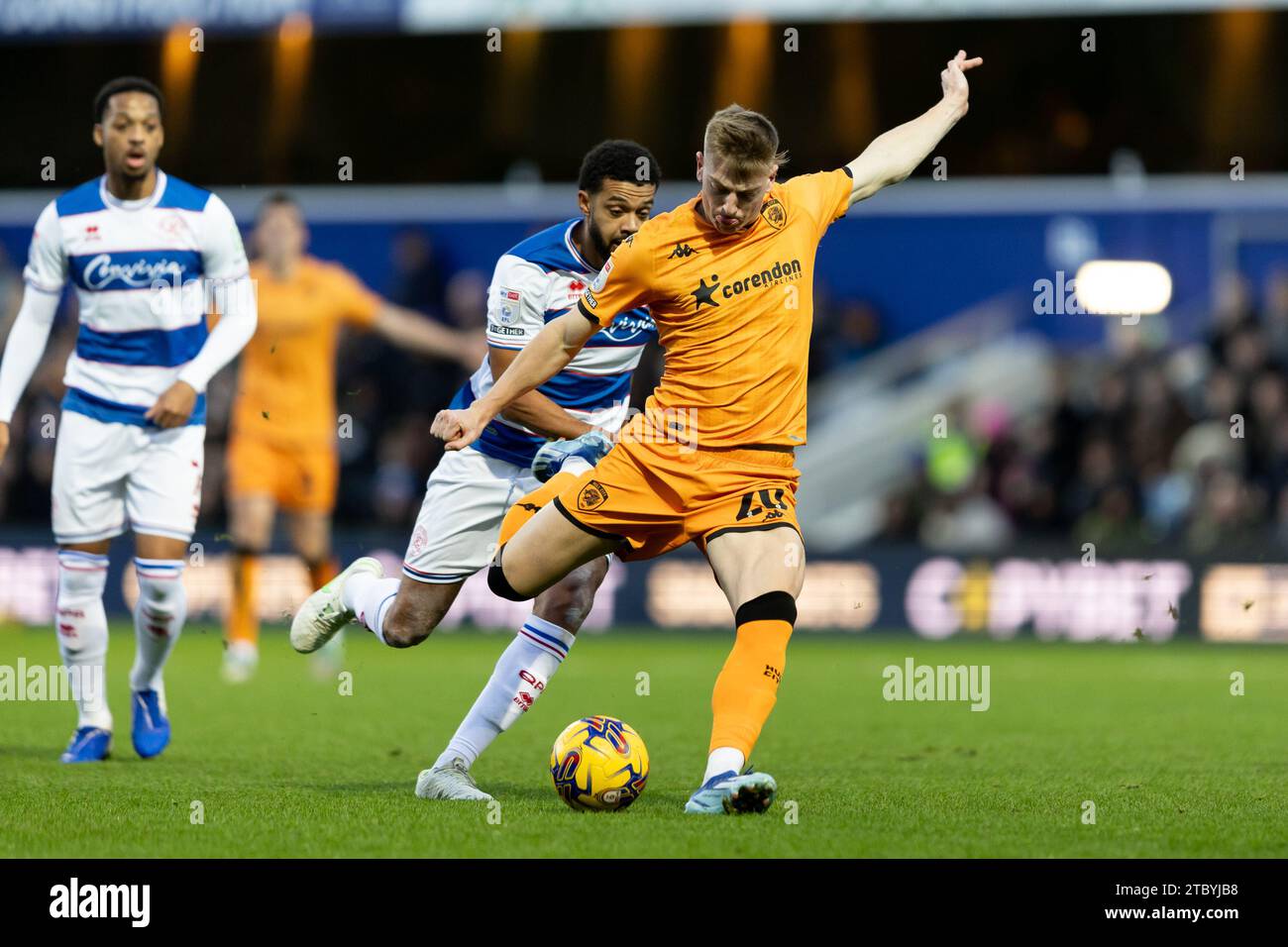 Liam Delap #20 of Hull City shoots during the Sky Bet Championship ...