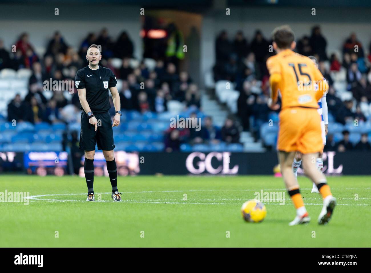Match referee james bell hi-res stock photography and images - Alamy
