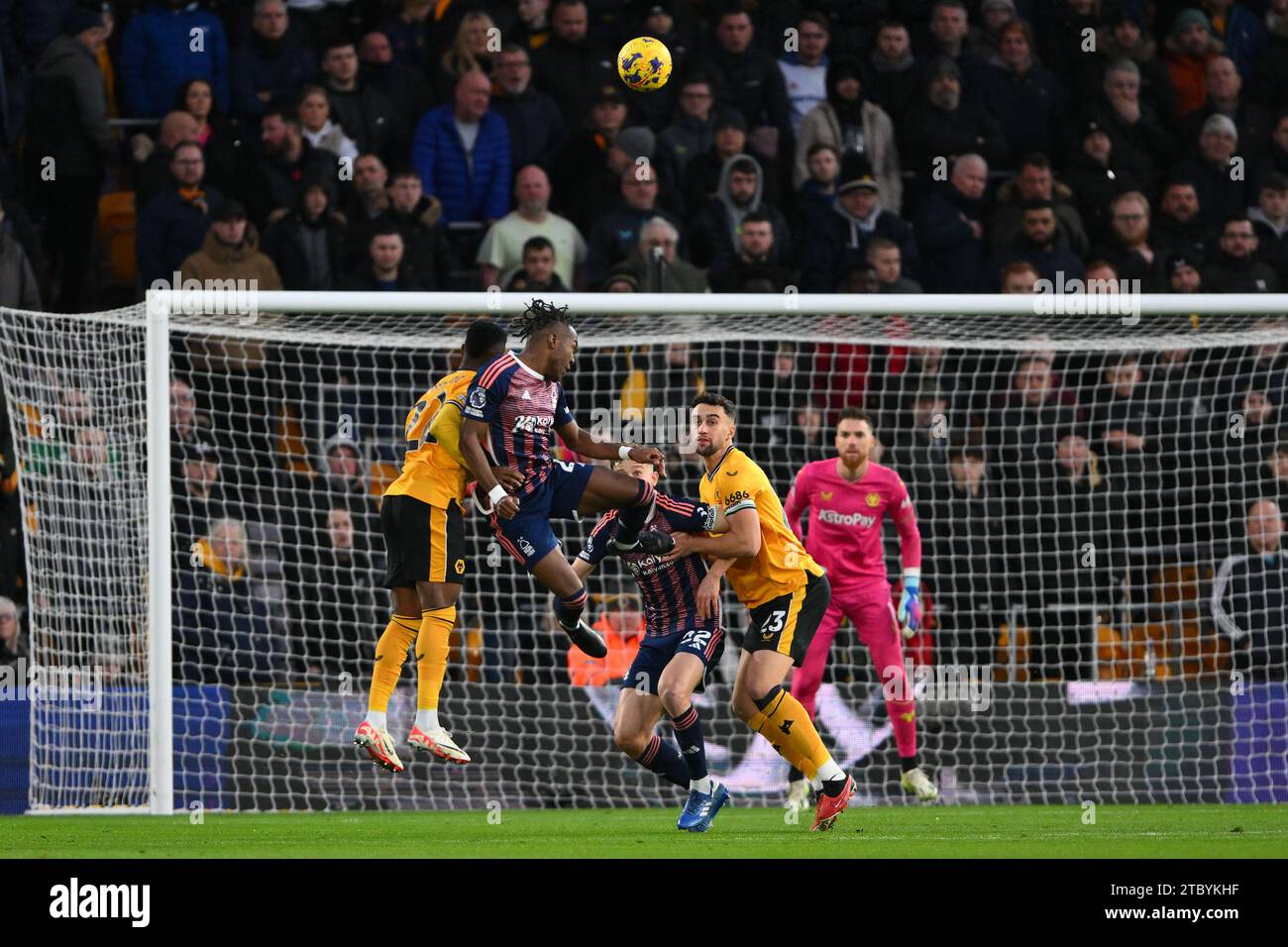 Wolverhampton wanderers battle ball hi-res stock photography and images ...