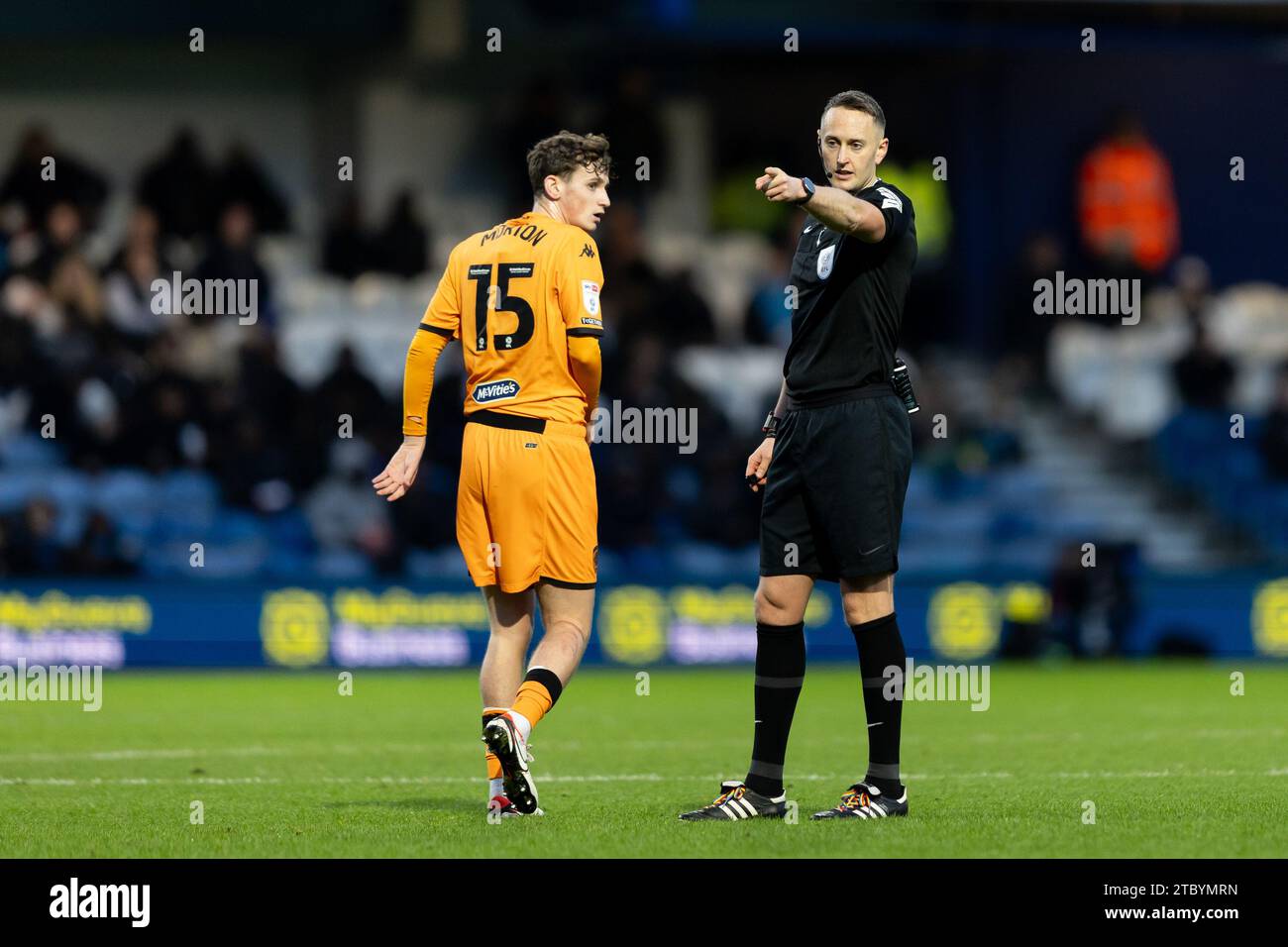 Match referee james bell hi-res stock photography and images - Alamy