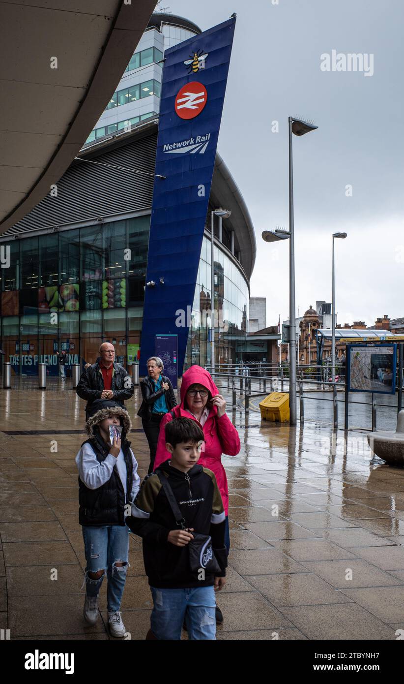 Rainy day in manchester hi-res stock photography and images - Alamy