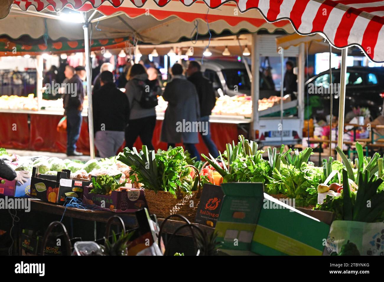 Hamburg fish market in the old port on the Elbe, it takes place every ...