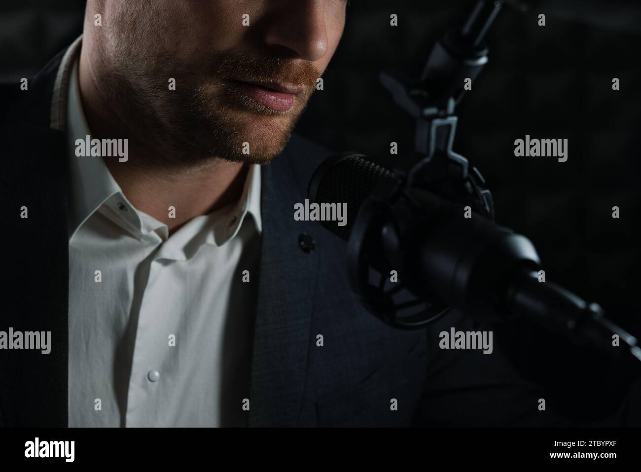 Interview studio microphone hi-res stock photography and images - Alamy