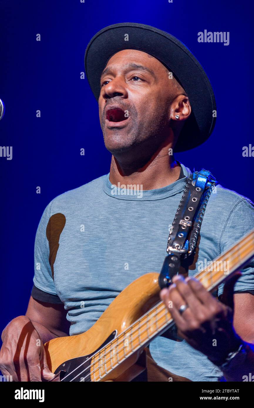The bassist Marcus Miller plays live at the AB | Le bassiste Marcus ...