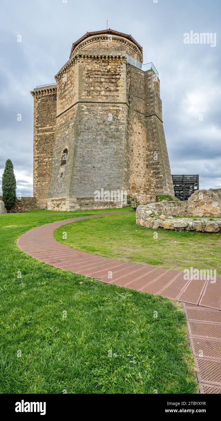 Castle of the dukes of alba hi-res stock photography and images - Alamy