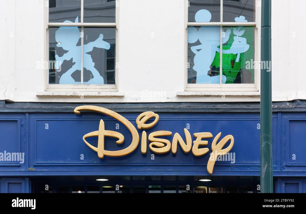 Disney character silhouette hi-res stock photography and images - Alamy