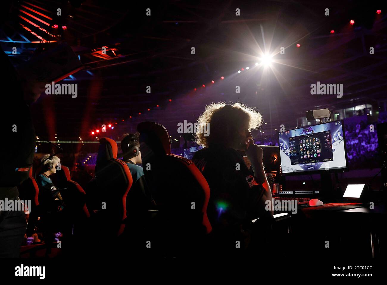 Berlin, Germany. 09th Dec, 2023. Player Johannes Werner aka Fun K3Y (r ...