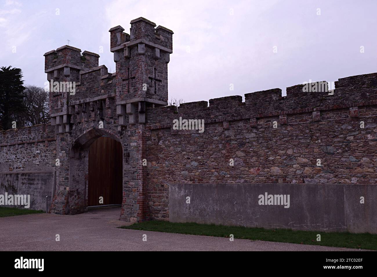 Stone walls towers ancient castle hi-res stock photography and images ...