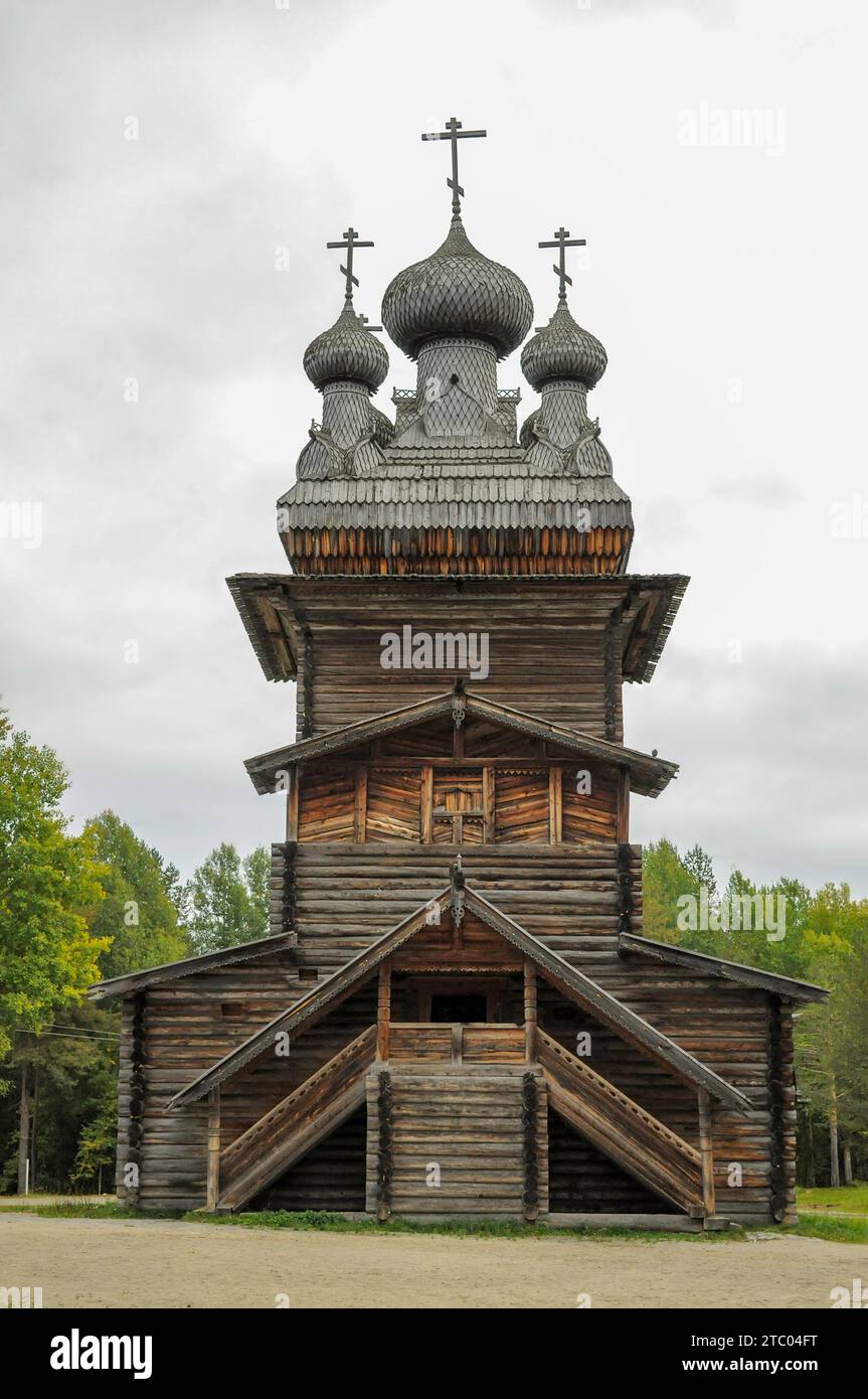 Traditional wooden russian orthodox church hi-res stock photography and ...