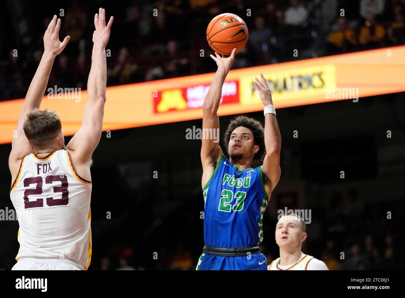 Florida Gulf Coast guard Dallion Johnson (23) attempts a shot as ...