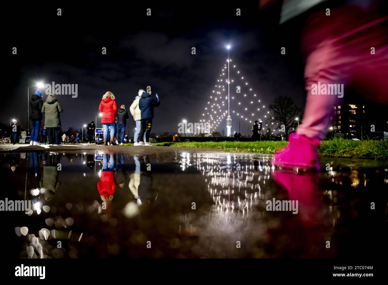 IJSSELSTEIN - The lights in the 'largest Christmas tree in the ...