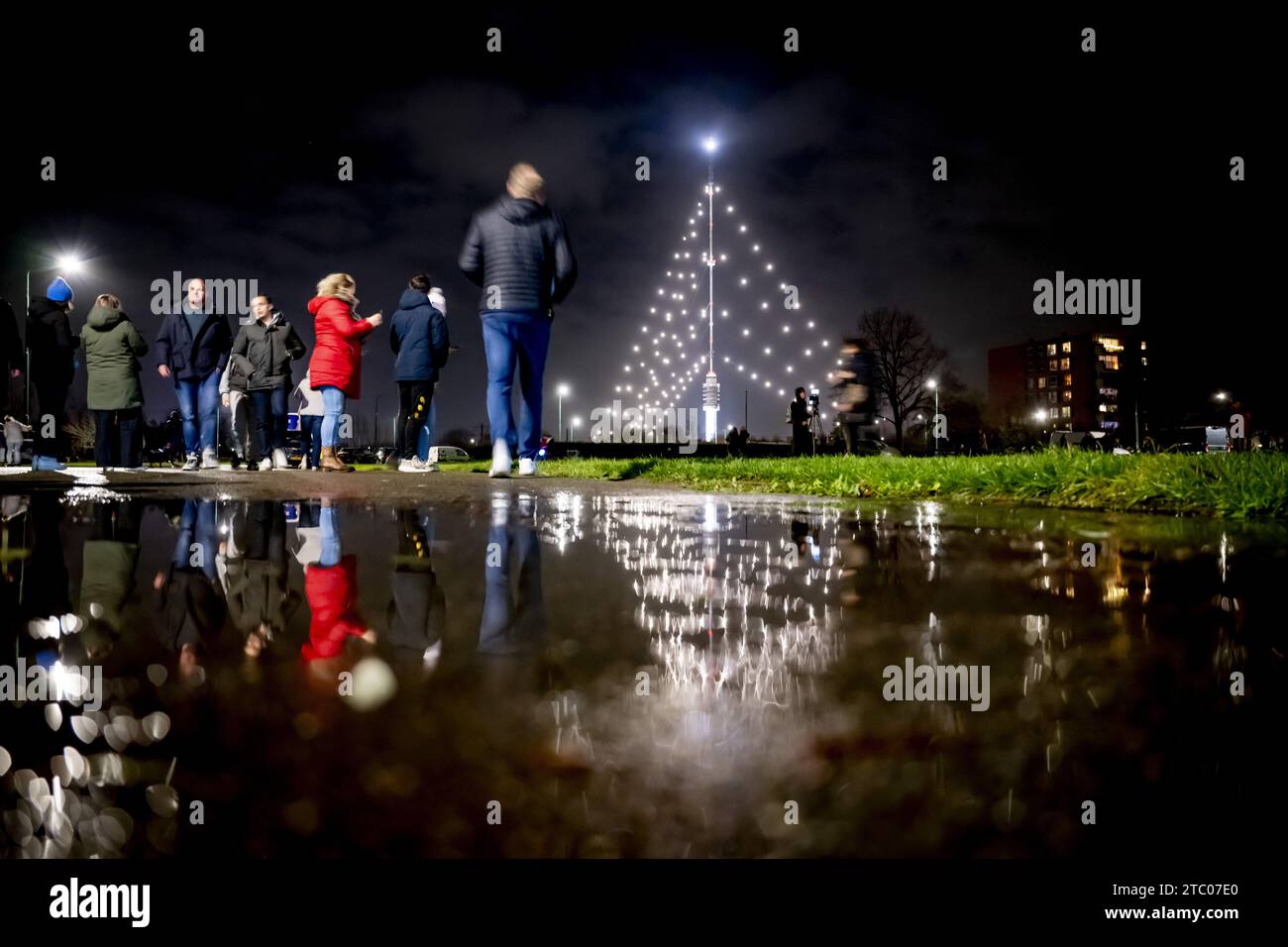 IJSSELSTEIN - The lights in the 'largest Christmas tree in the ...