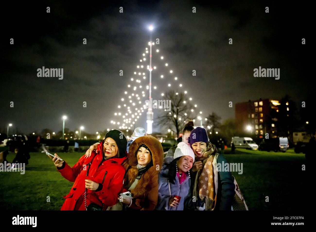 IJSSELSTEIN - The lights in the 'largest Christmas tree in the ...
