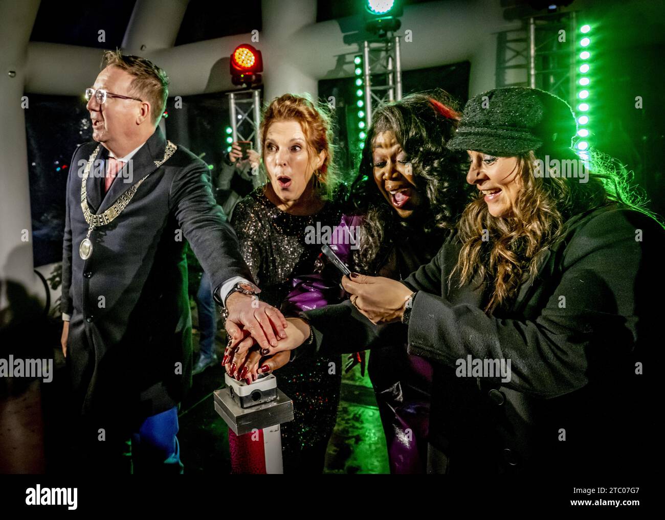 IJSSELSTEIN - The lights in the 'largest Christmas tree in the ...