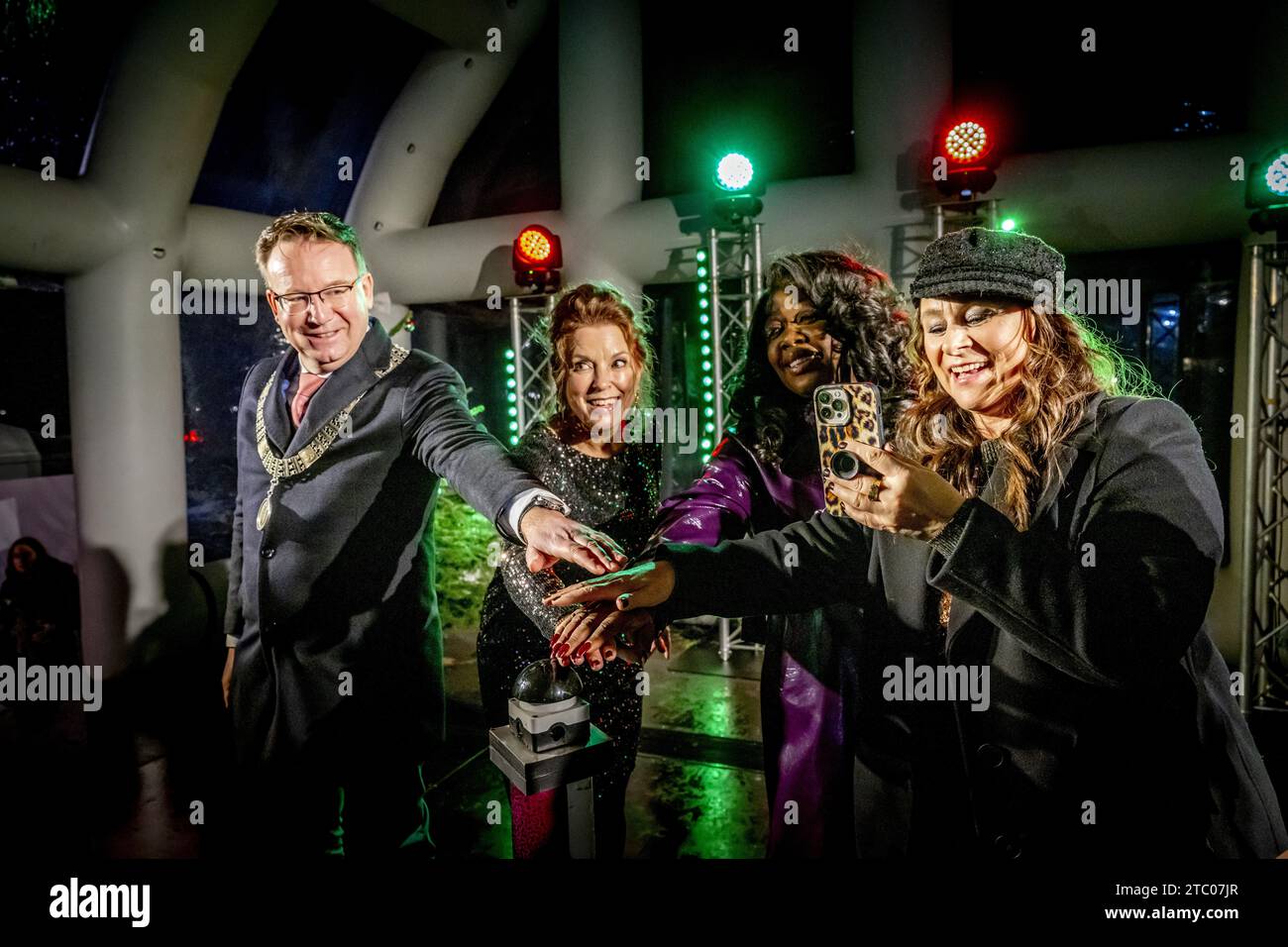 IJSSELSTEIN - The lights in the 'largest Christmas tree in the ...