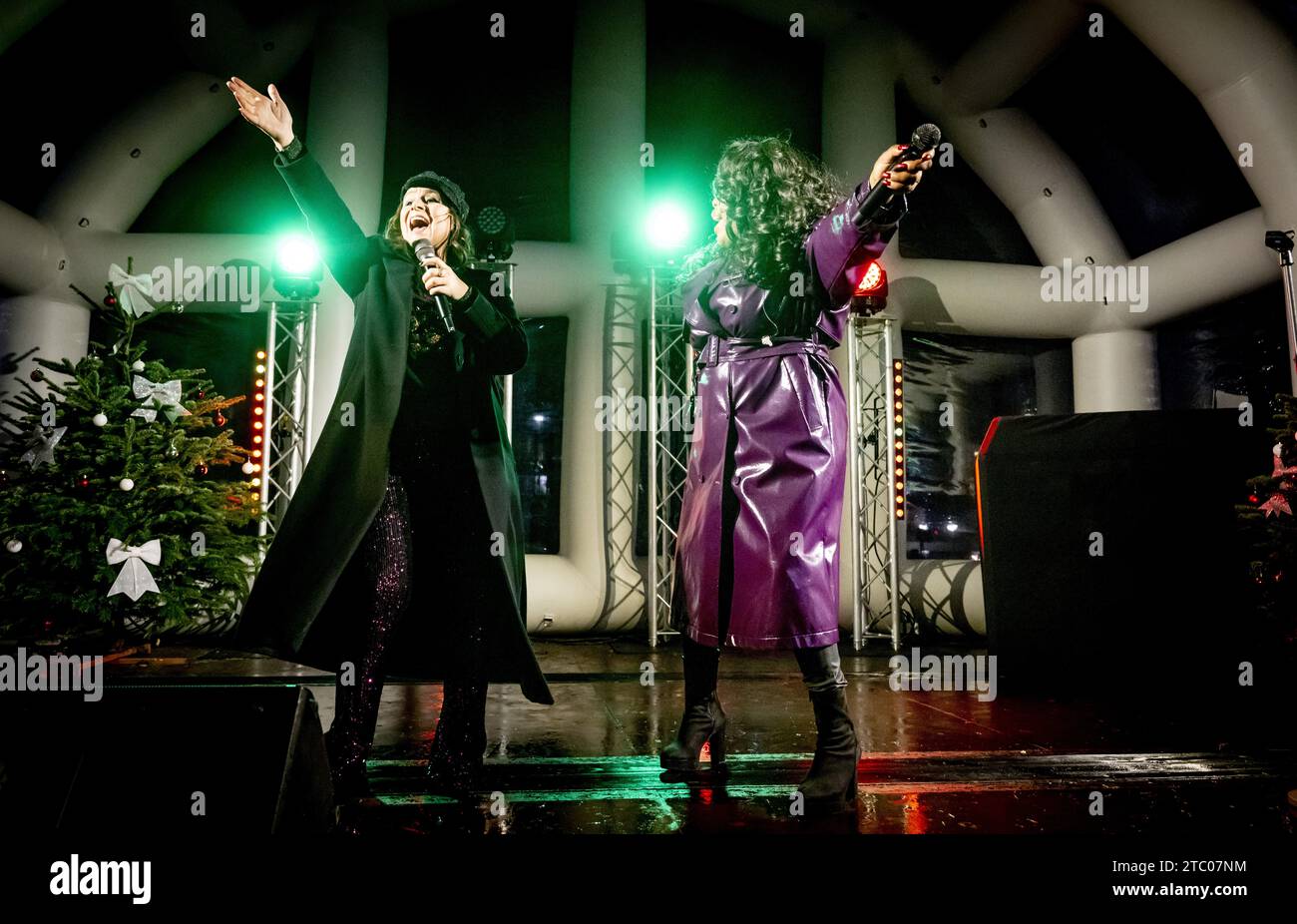 IJSSELSTEIN - The lights in the 'largest Christmas tree in the ...