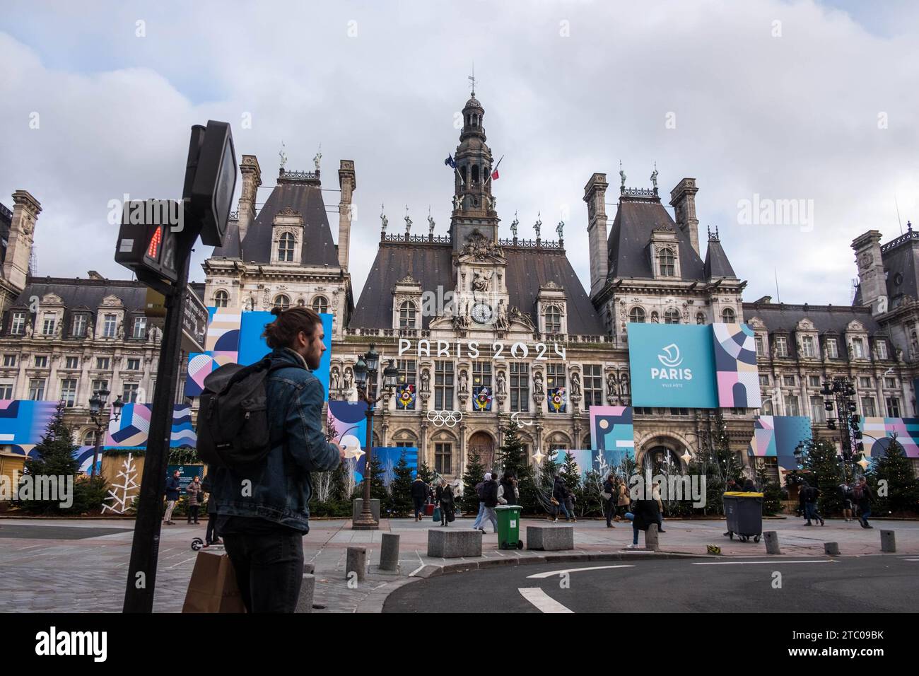 Bruno Levesque/IP3 Paris, France. , . Illustration la favßade de l hotel de ville habillv © e ...