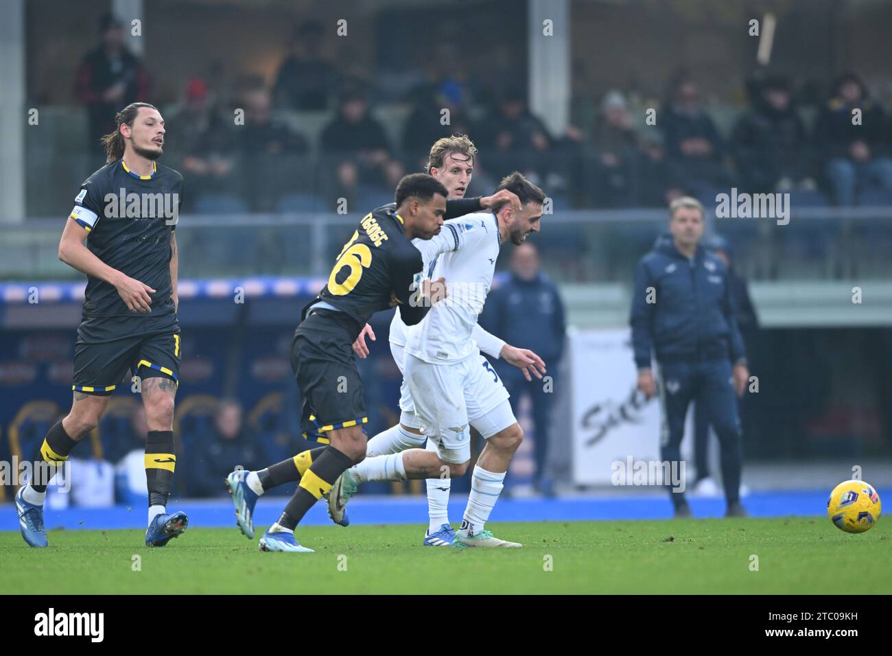 Mario Gila (Lazio)Cyril Ngonge (Hellas Verona) during the Italian ...