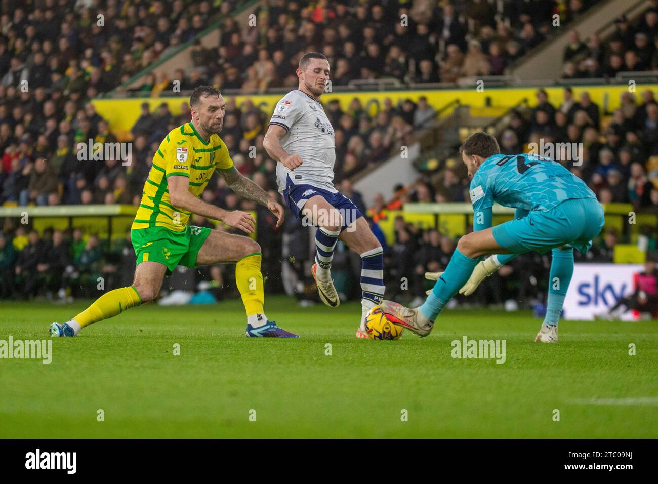 Norwich, UK. 9th Dec 2023. Preston North End Alan Browne battling for ...
