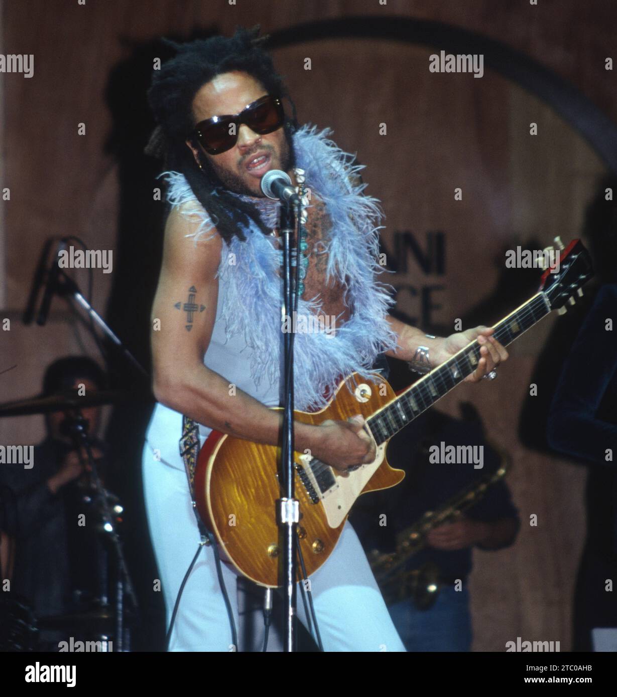 Lenny kravitz 1992 hi-res stock photography and images - Alamy