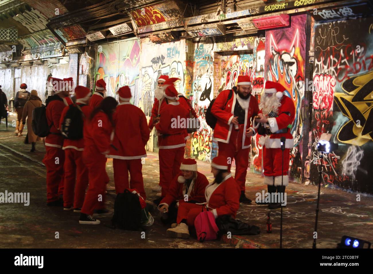 London, UK. 09/December/2023 Crowds of Santas Take to the Streets of ...