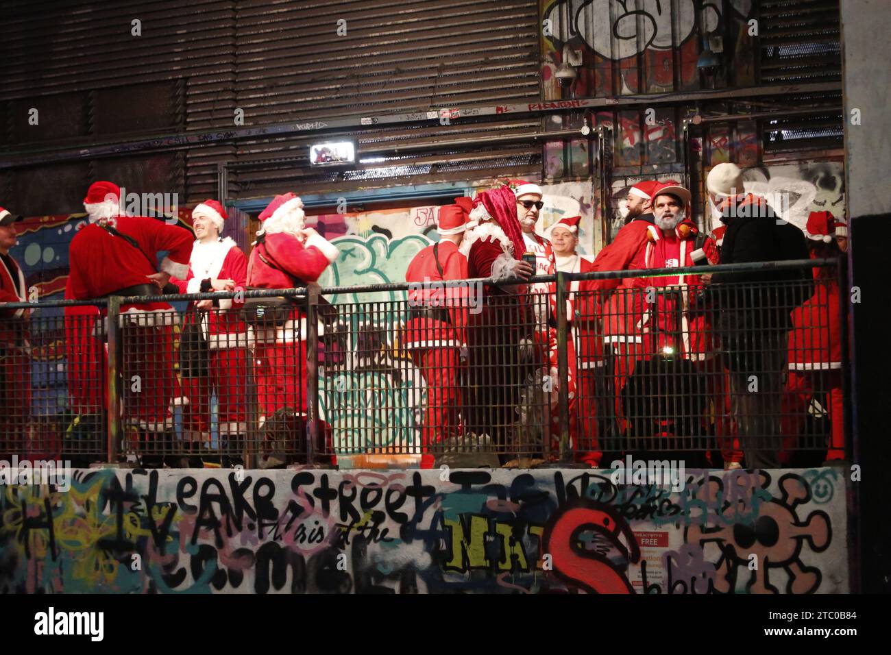 London, UK. 09/December/2023 Crowds of Santas Take to the Streets of ...