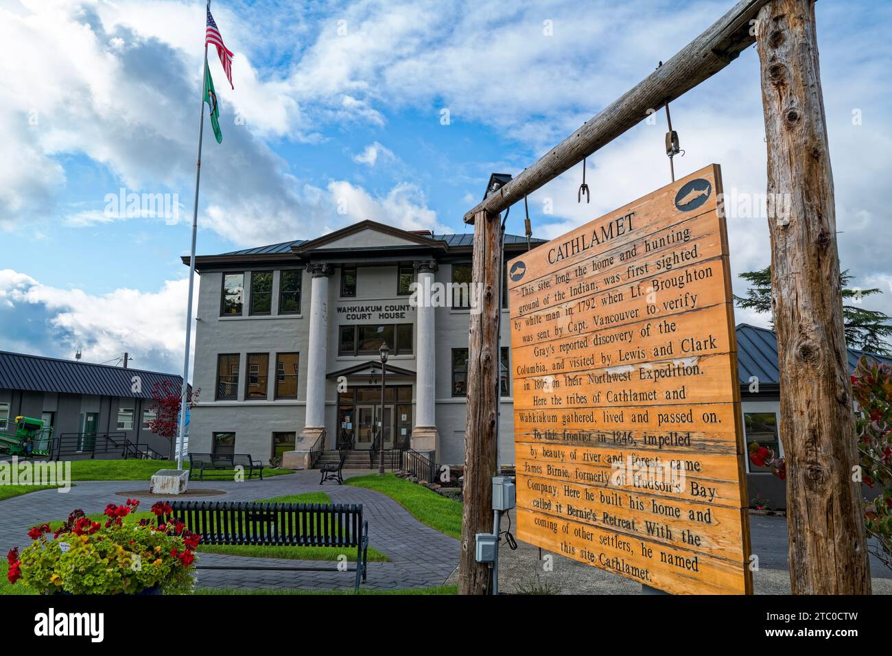 The historic plaque hanging at the Wahkiakum County Courthouse in ...