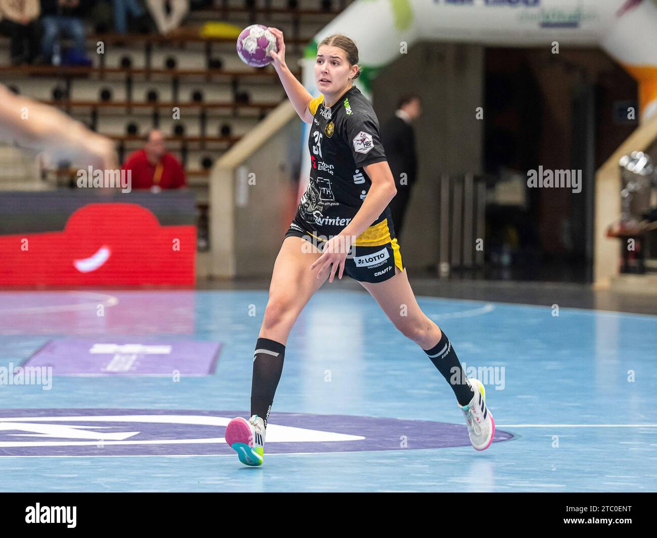 Goeppingen, Deutschland. 09th Dec, 2023. Isabel Wolff (HC Roedertal ...