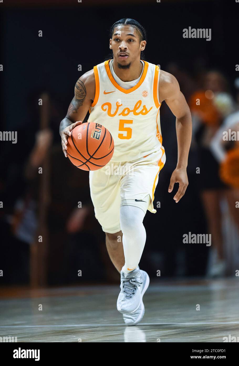 KNOXVILLE, TN - DECEMBER 09: Tennessee Volunteers guard Zakai Zeigler ...